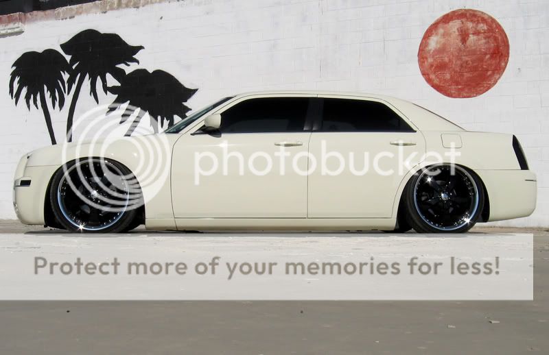 **Ford Escort vs. 2006 Chrysler 300** | Chrysler 300C & SRT8 Forums